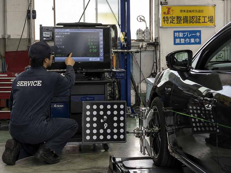最新の安全装置（自動ブレーキ等）搭載車のキズ修理、実はディーラー以外でも可能です！ プロが語る「エーミング」の重要性｜古田昌也
